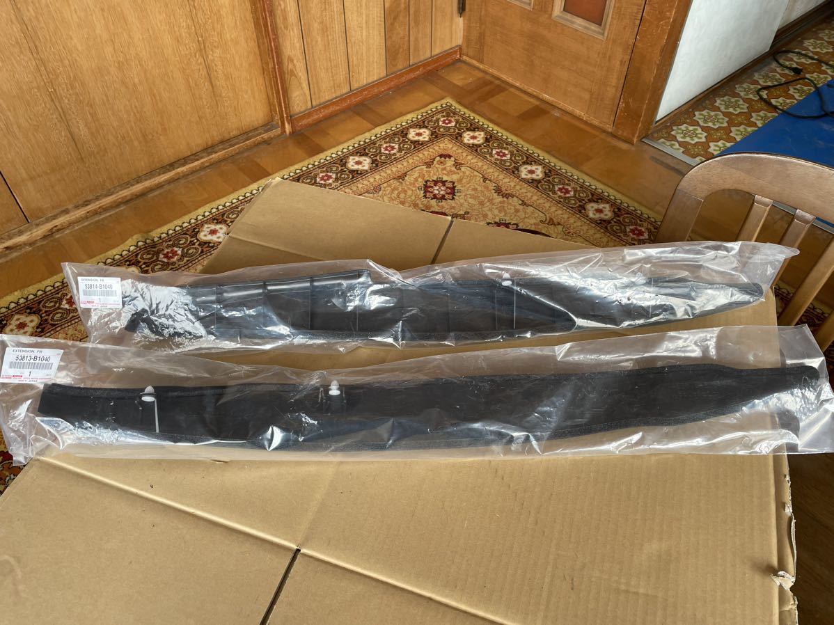【傷や汚れあり】トヨタ 純正 新品 フロントフェンダー エクステンション 左右 53813-B1040 53814-B1040 タンク ...