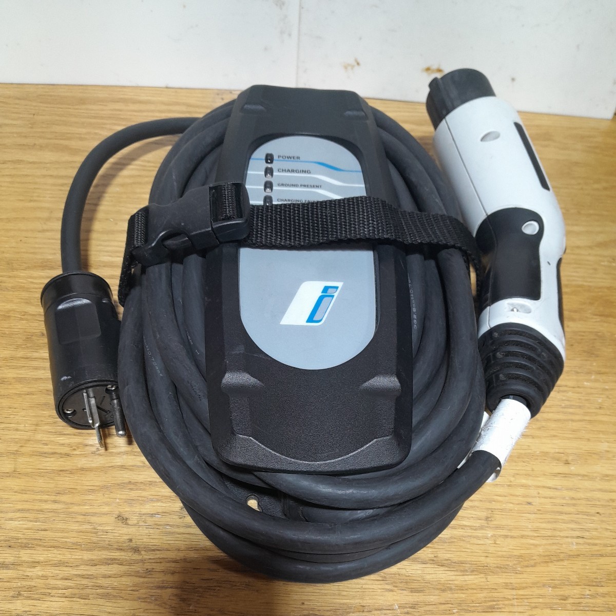 【傷や汚れあり】(管理番号23010037)BMW純正 EV充電モード2ケーブル8648050-01 約6m 200V 中古・2014年製・売切り！の落札情報詳細 - ヤフオク落札価格検索 ...