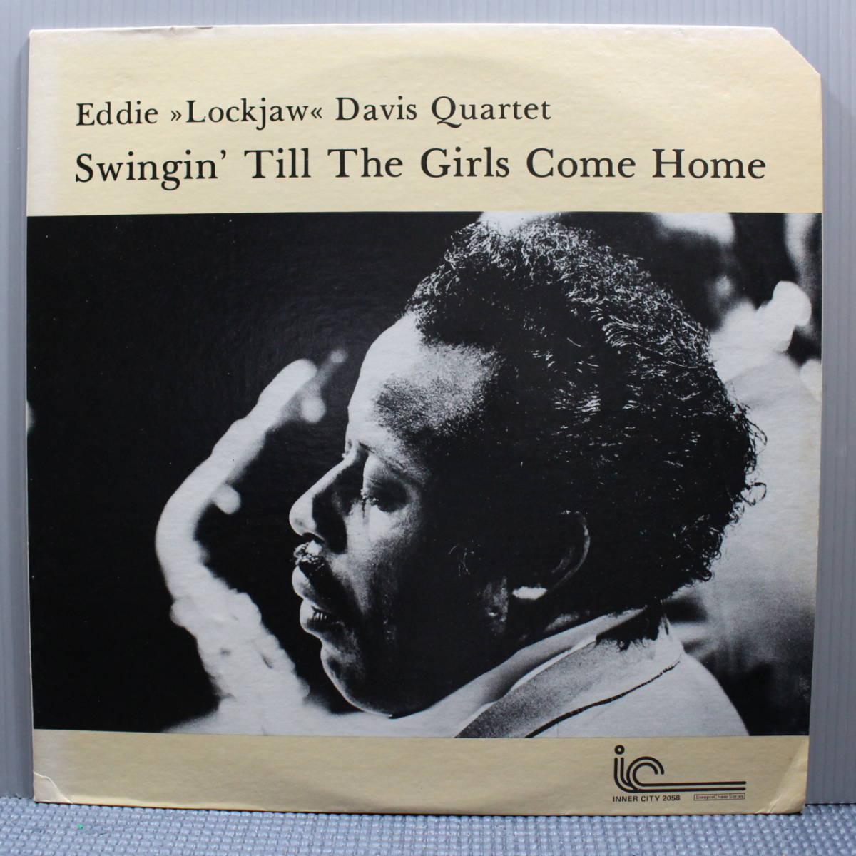 【やや傷や汚れあり】LP 米盤 Eddie "Lockjaw" Davis Quartet/Swingin' Till The Girls ...