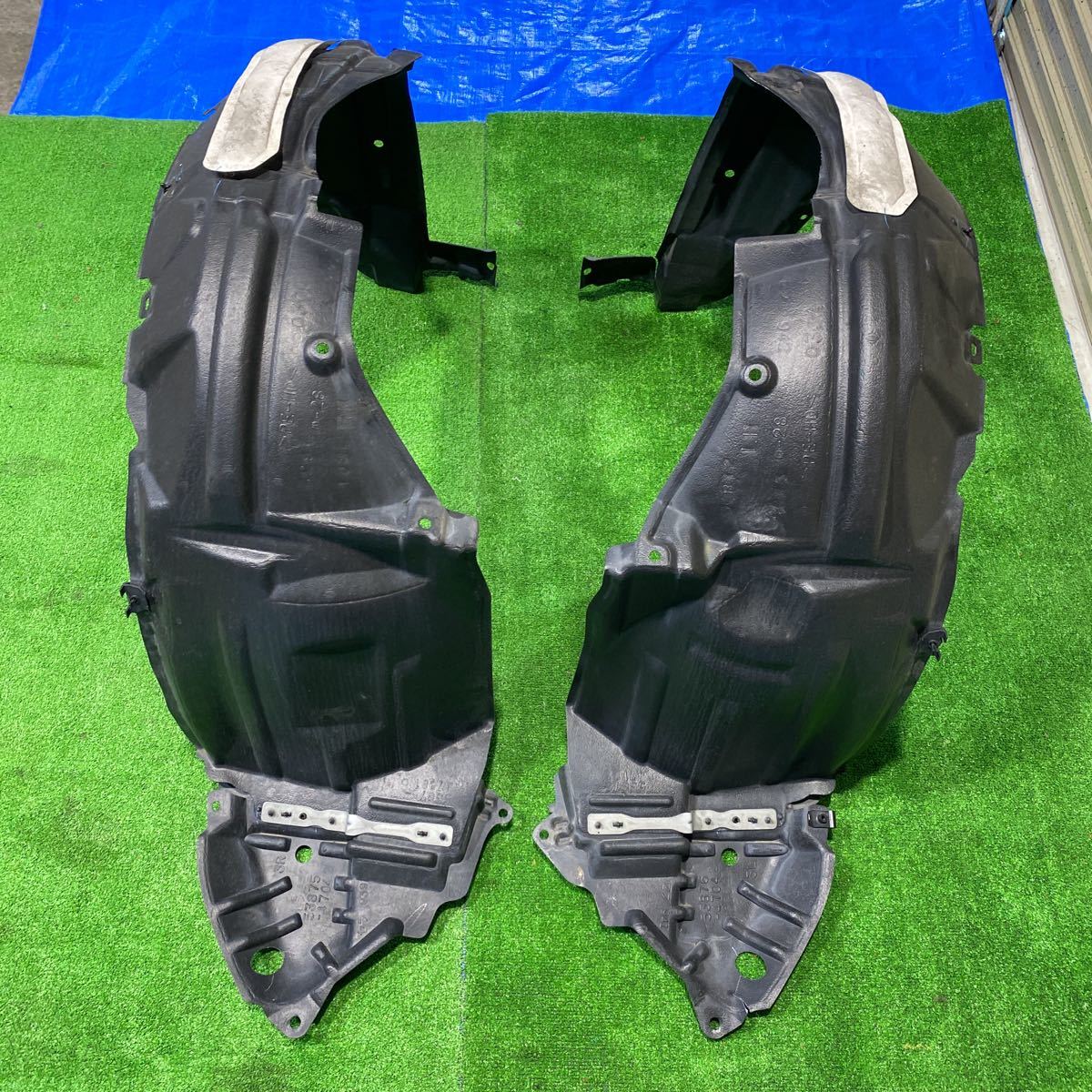 【やや傷や汚れあり】9EK5194UC3) トヨタ プリウス ZVW30 純正フロントフェンダーライナー右 53875-47030の落札情報 ...