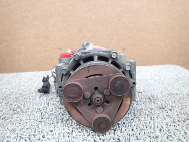 【傷や汚れあり】エアトレック TA-CU2W エアコンコンプレッサー ターボRリミテッド 4WD 4G63 A31 ミツビシ MN185575 ...