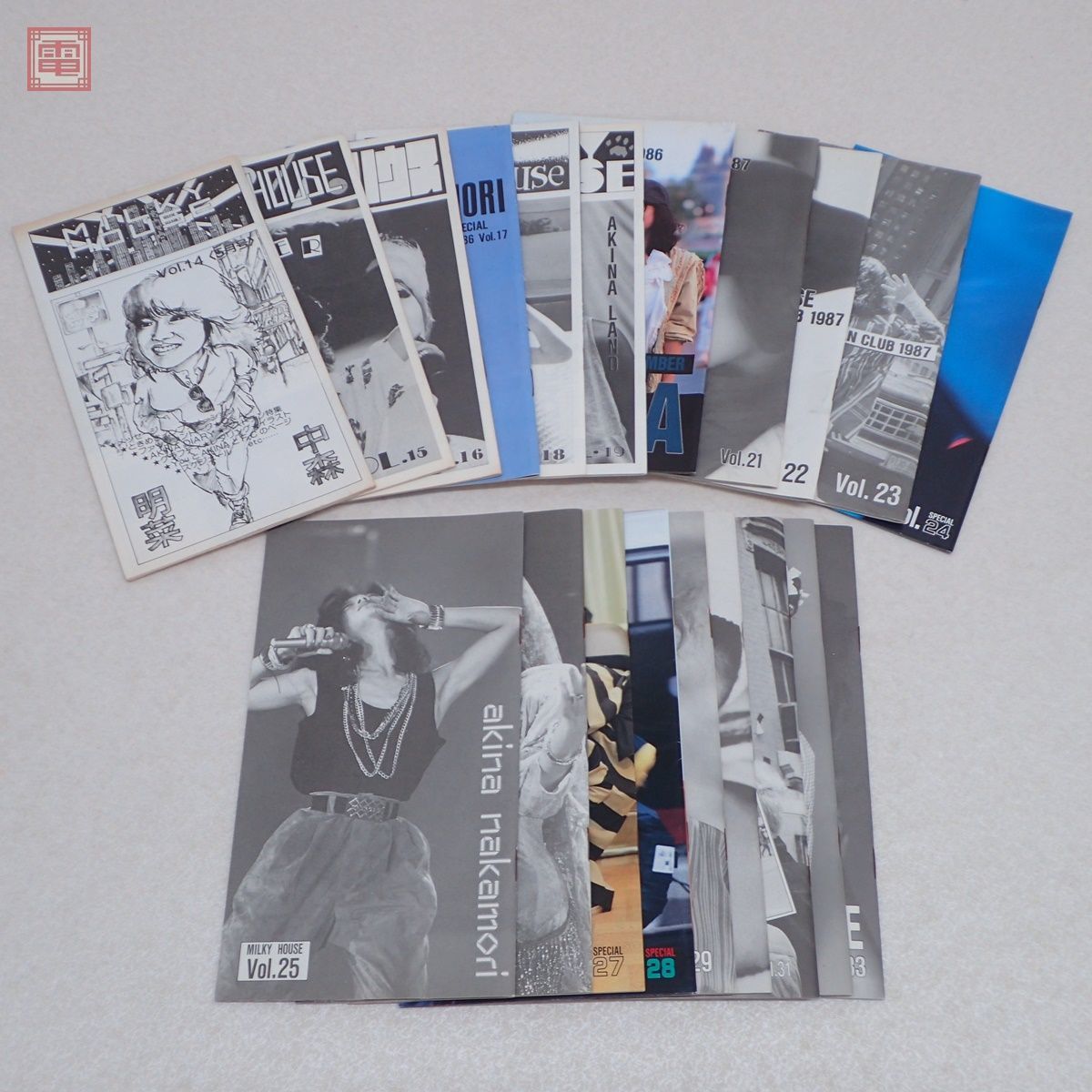 【やや傷や汚れあり】中森明菜 ファンクラブ会報 MILKY HOUSE ミルキーハウス Vol.14〜33 まとめて20冊セット FC会報 当時物 1985年〜1990年 昭和アイドル【10の ...