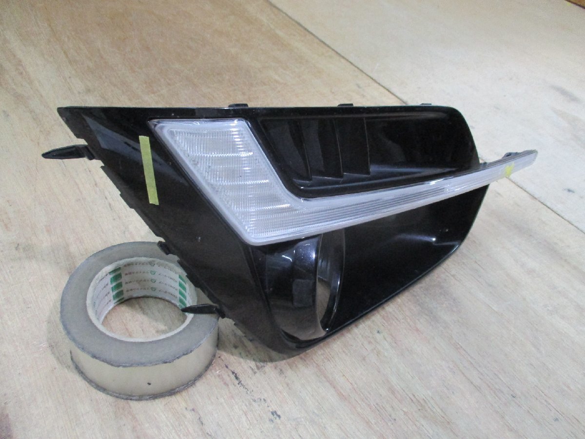 【やや傷や汚れあり】即決 インプレッサ GP 後期 右フォグカバー LED イルミネーション デイライト 純正 C140100890 ...