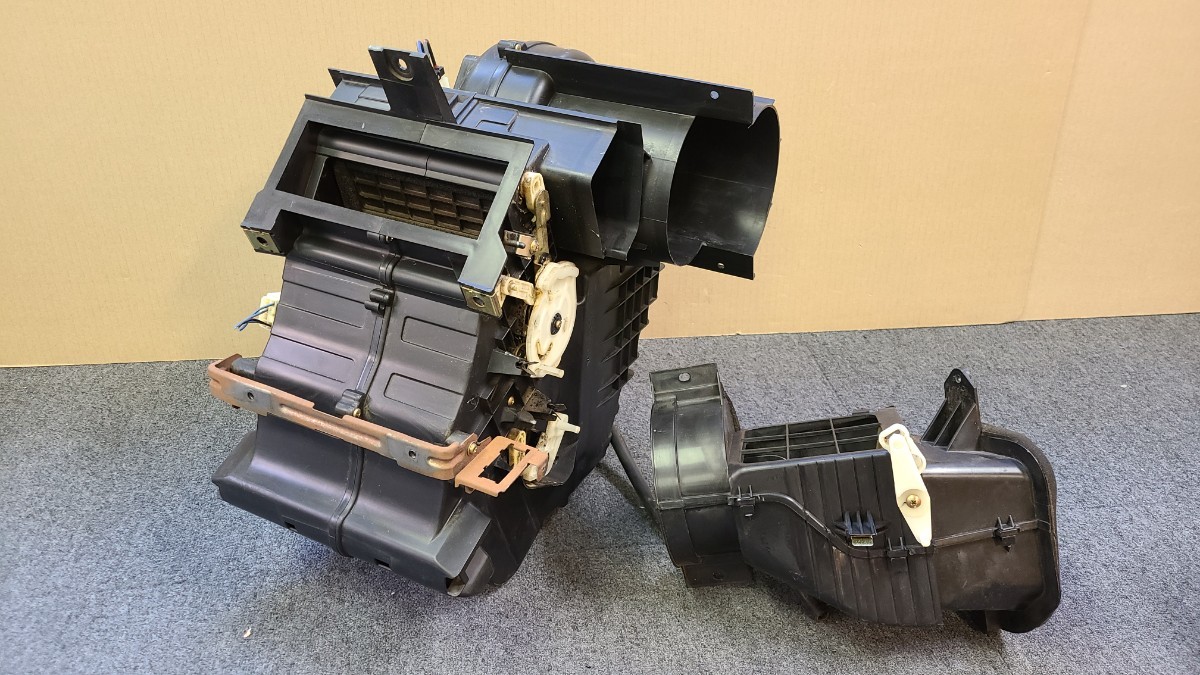 【やや傷や汚れあり】LE-U62T ミニキャブ トラック 3G83 ヒーター コア エバポレーター ブロア ユニット 【 U71T U72T U71V U72V U61T U62T U61V ...
