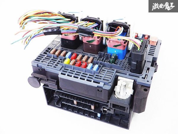 【やや傷や汚れあり】 実動外し!! 保証付 シトロエン純正 B85F02 DS5 シック 前期 ヒューズボックス BOX 9677987580 ...