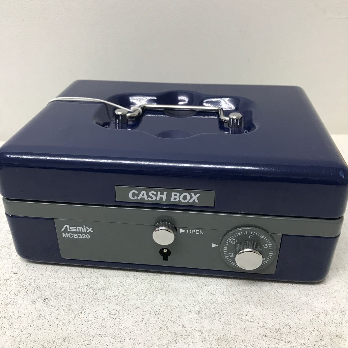 【やや傷や汚れあり】0329I Asmix キャッシュボックス CASH BOX MCB320 手提げ金庫 金庫 ネイビー ブルー ダイアル式 セキュリティ コンパクトの落札情報詳細 ...