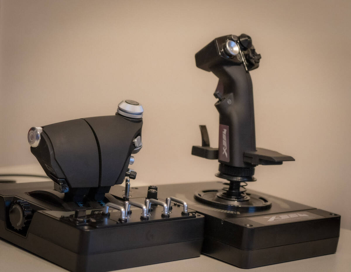 【目立った傷や汚れなし】Logicool G X56 VR Simulator Compatible H.O.T.A.S. Joystickの ...