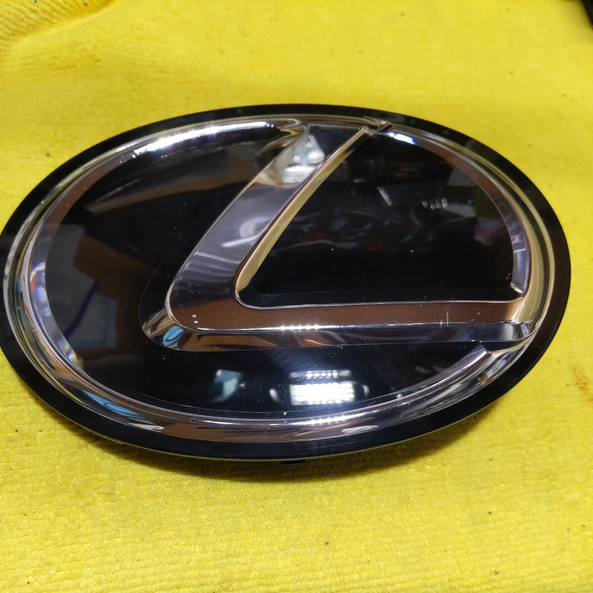 【やや傷や汚れあり】送料込み!レクサス純正フロントエンブレム!90975-02125☆GS300/GRL10 IS/GSE30 RX ...