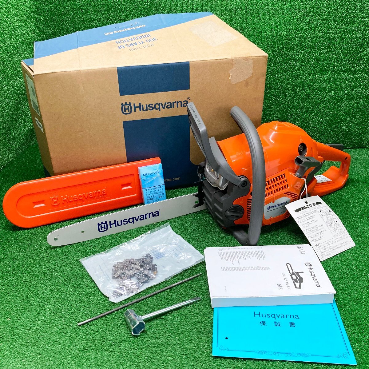 【未使用に近い】農落j492 Husqvarna チェーンソー 135MarkⅡ 本体全長約40cm チェーン長35cm 燃料タンク350立方 ...