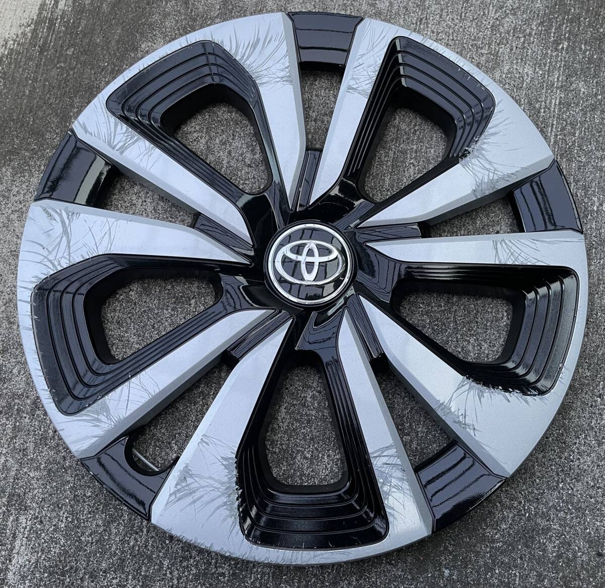 【やや傷や汚れあり】中古品 傷有 純正トヨタプリウスPHV 50系ホイールキャップ、ホイールカバー、15インチ、トヨタプリウス、TOYOTA PHV 1個の落札情報詳細 - Yahoo ...