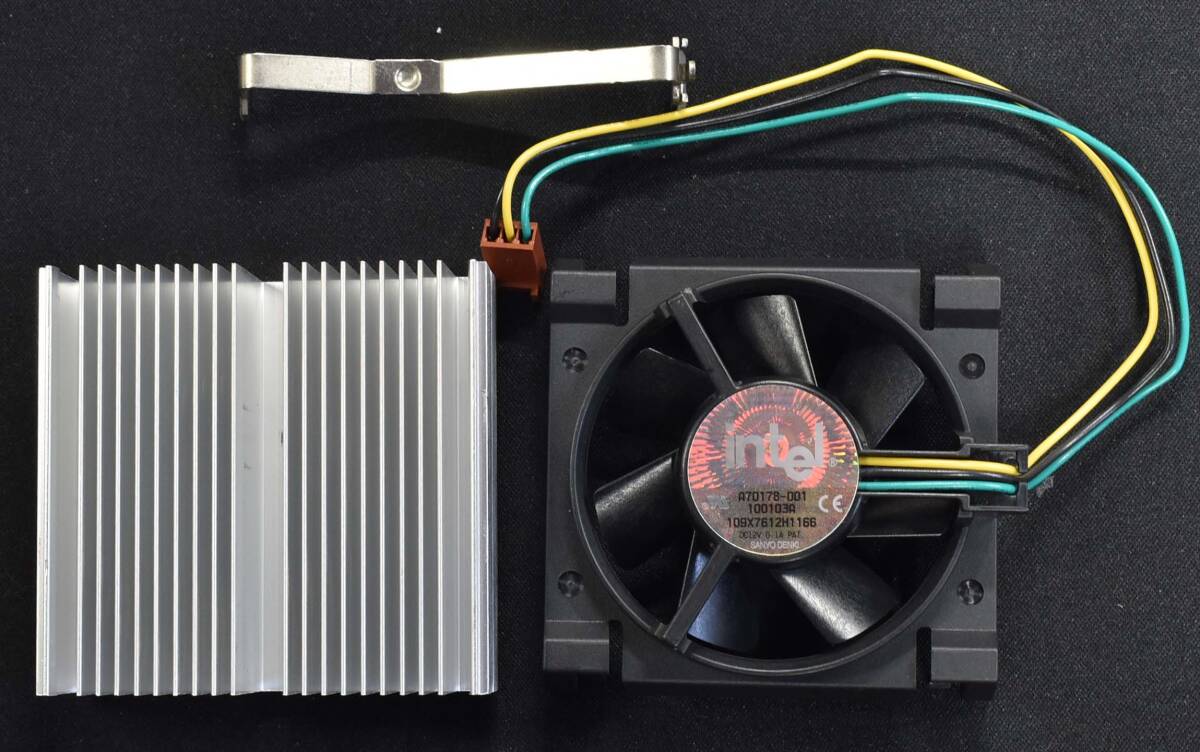 【未使用に近い】(ほぼ未使用 美品) Intel Socket370(Tualatin)対応 CPUクーラー A70178-001 ...
