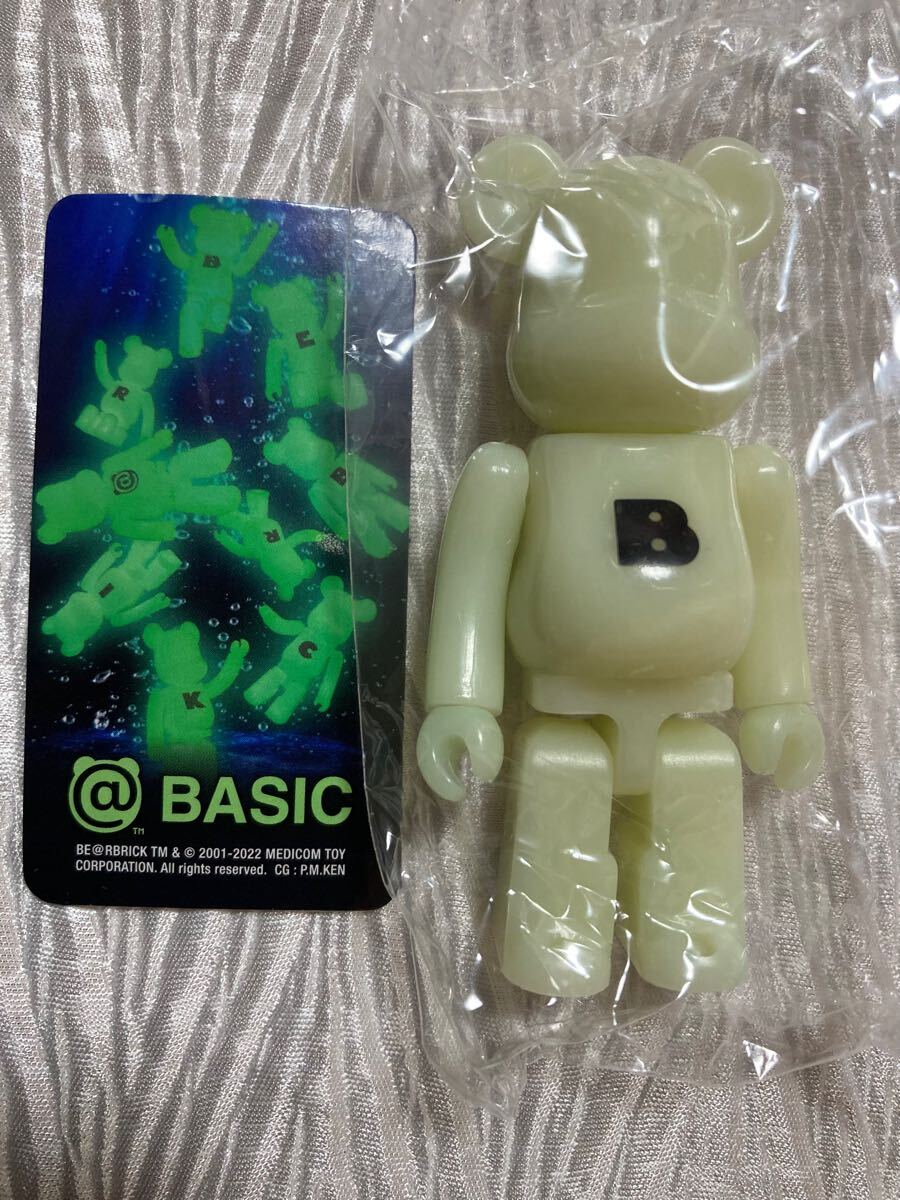 【未使用に近い】ベアブリック 100% シリーズ44 BASIC 蓄光 「B」 BE@RBRICK SERIES42 ベーシック 2022年 メディコムトイの落札情報詳細 - Yahoo ...