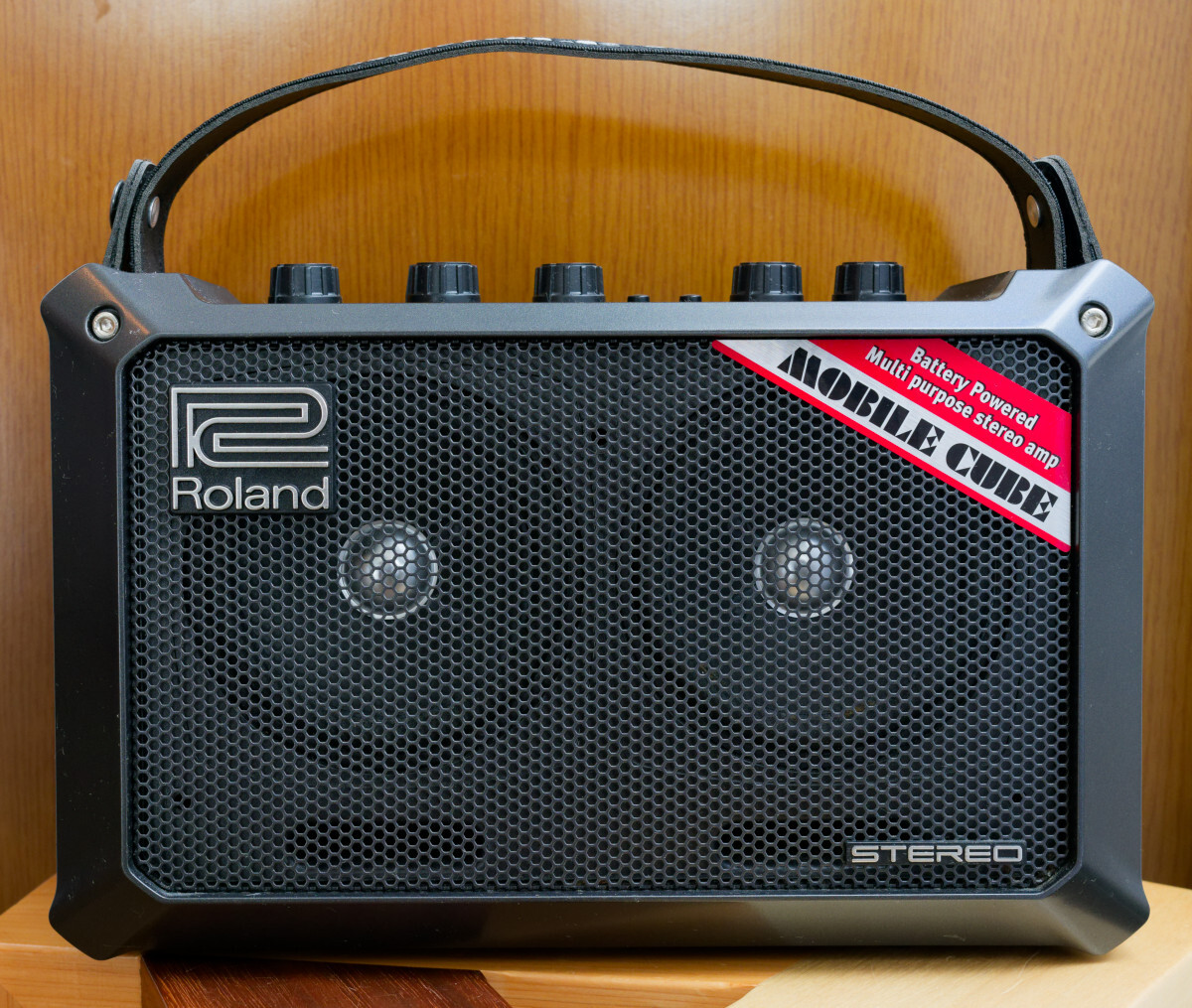 【やや傷や汚れあり】Roland MOBILE CUBE Battery-Powered Stereo Amplifier [MB-CUBE ...
