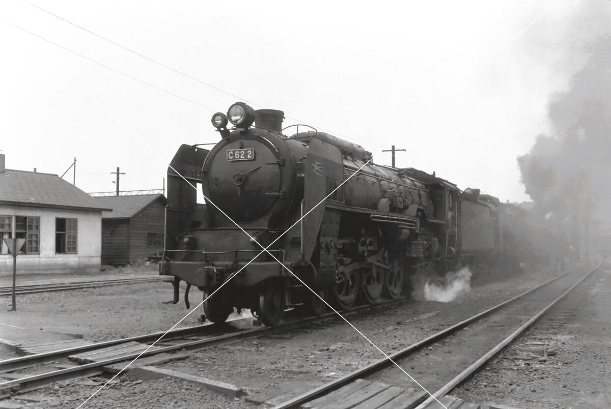 【目立った傷や汚れなし】最終コマ!C62-2+32〔築〕公式側-ていね時代=昭和40年代のSLモノクロネガ35mm1コマ#10/小樽築港区/重連/S43.8.11/著作権譲渡証明書=有or無の ...