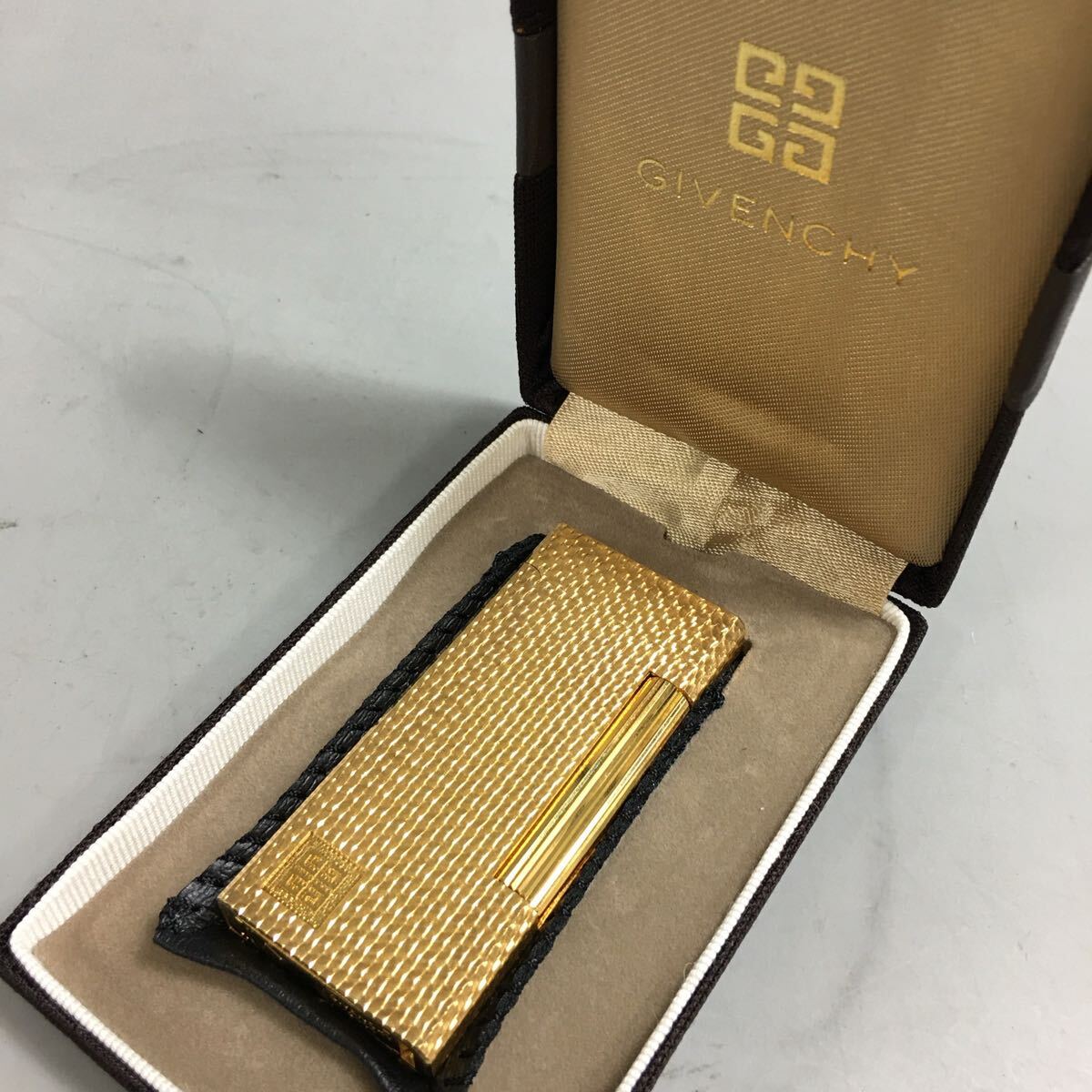 【やや傷や汚れあり】★F02069/GIVENCHY ジバンシィ/ガスライター/2000/ゴールド/箱付/火花OKの落札情報詳細 ...