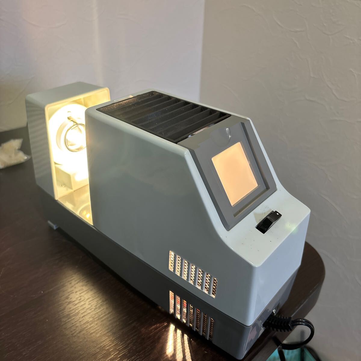 【未使用に近い】ELMO エルモ スライドプロジェクター S-300 スライド映写機 箱付属 通電確認済 レトロ 美品の落札情報詳細 ...