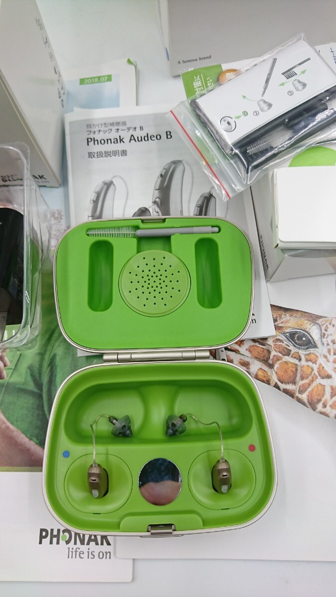 【未使用に近い】416ac4 美品 Phonak Audeo B フォナック オーディオB 耳掛け型補聴器 補聴器 charger Case ...