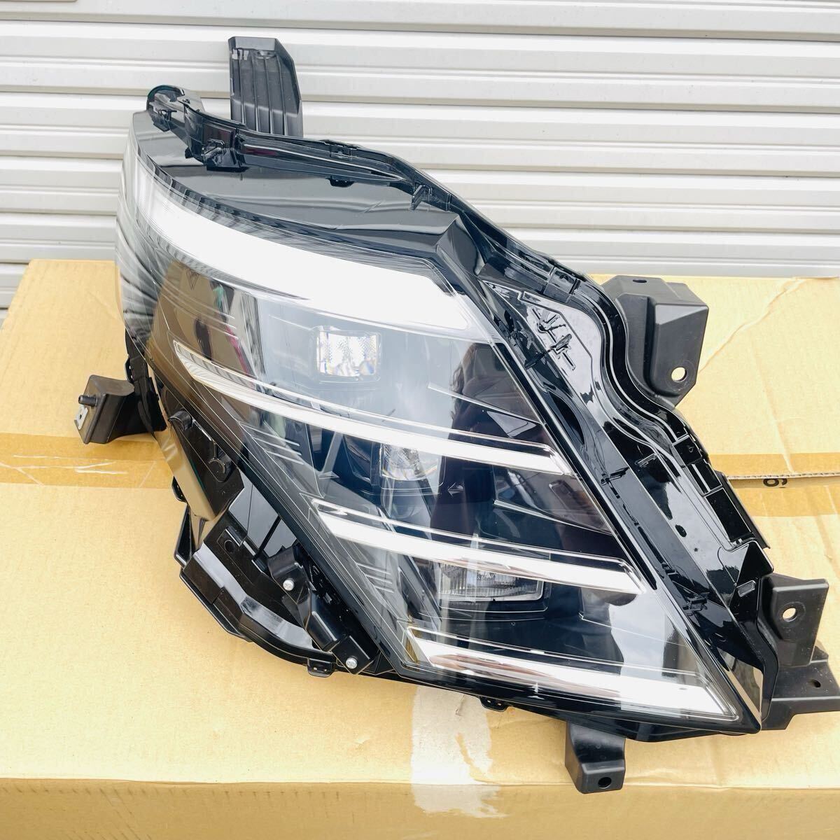 【傷や汚れあり】補修可能 NISSAN 日産 ニッサン C28 セレナ LED ヘッドライト ヘッドランプ 右 RH KOITO 100-2379Y 刻印Eの落札情報詳細 - Yahoo ...