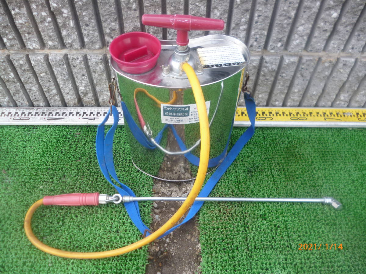 ニットウ NCS-9AW 噴霧機 噴霧器 手動 肩掛形噴霧器 肩掛噴霧器 8.5L 9.5L ショルダー 消毒 スプレー 除草 メッキ ...