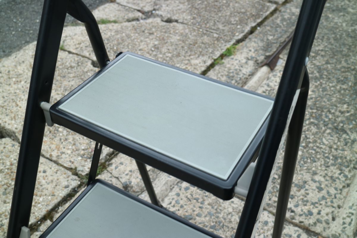 【傷や汚れあり】コーナン ステップ台 ラクステ 2点 3段 2段 KLH10-5115 KLH10-5108 ブラック 黒 スチール 踏み台 踏台 脚立 作業 掃除 'Za639の落札情報詳細 ...