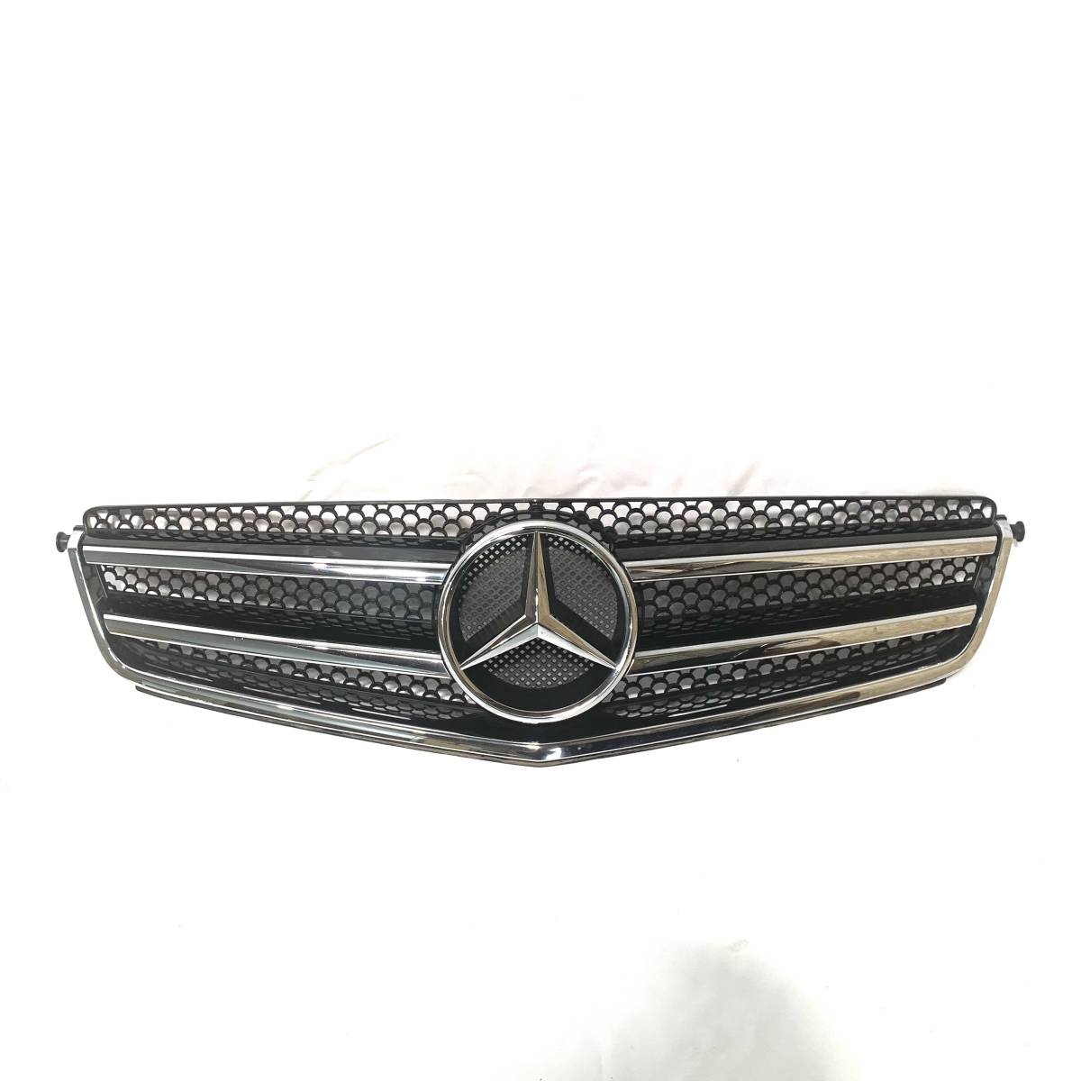 【やや傷や汚れあり】良品 メルセデス ベンツ W204 Cクラス C63 前期 純正 AMG フロントグリル ラジエーターグリル エンブレム ...
