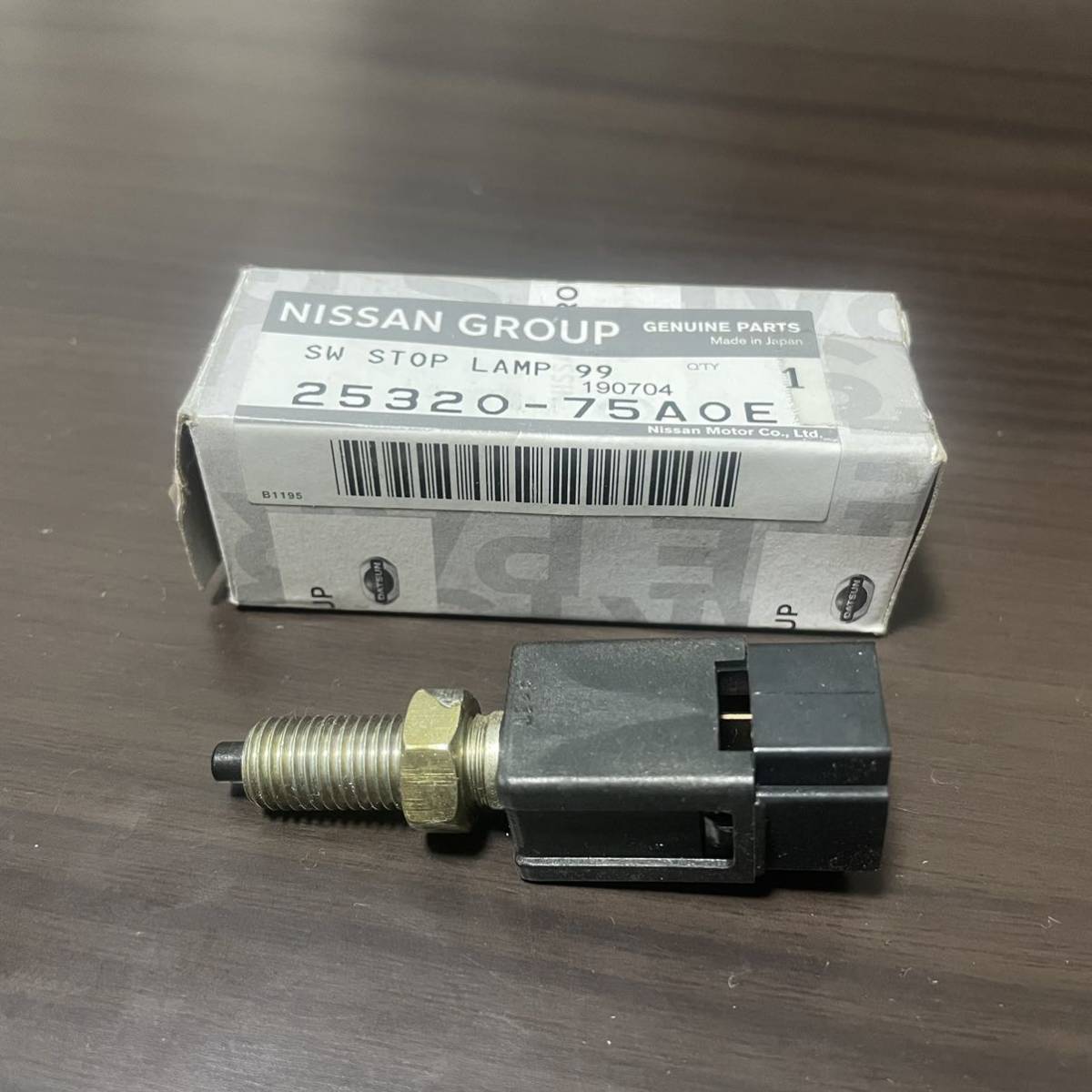 【やや傷や汚れあり】日産 純正 ストップランプスイッチ 25320-75a0eの落札情報詳細 - ヤフオク落札価格検索 オークフリー