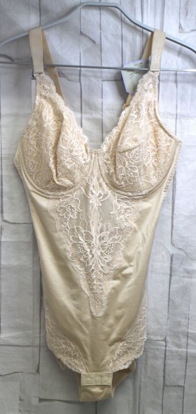 【未使用】15 00948 ☆ Triumph トリンプ ストーリー 477 ボディスーツ TR477 BSW レディース D80L ベージュ【アウトレット品】の落札情報詳細 - ヤフオク落札 ...