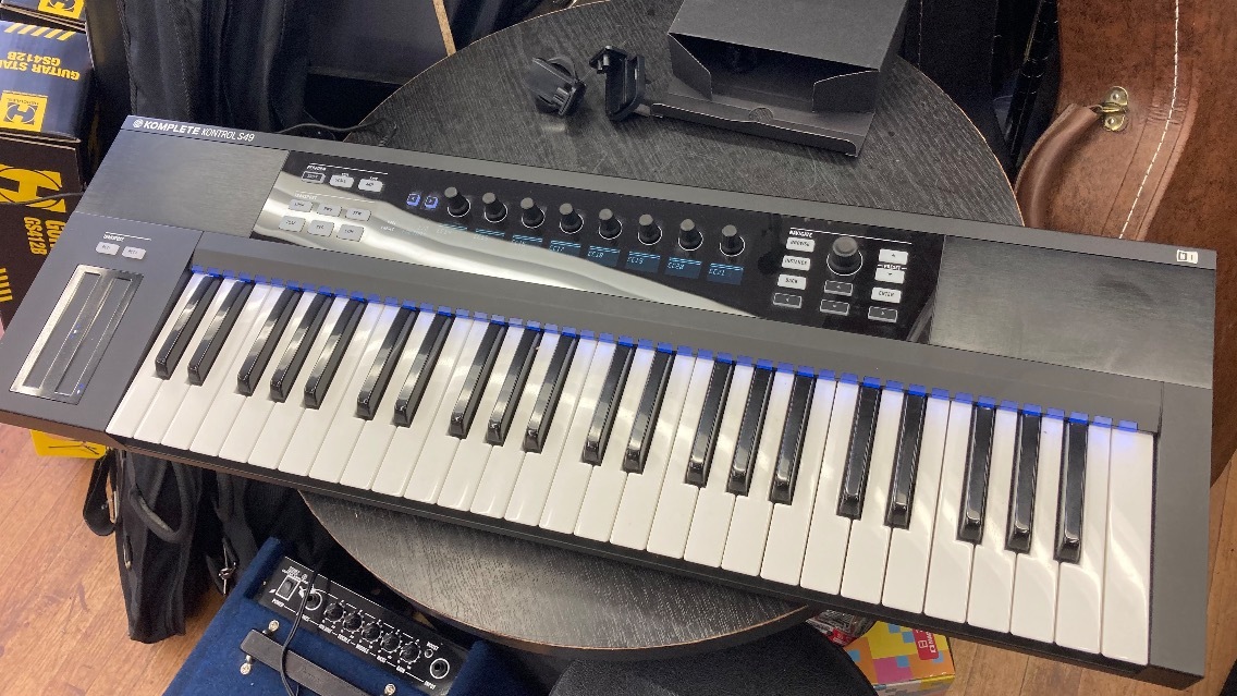 【目立った傷や汚れなし】u49797 Native Instruments [KOMPLETE KONTROL S49 MK1] 中古 ...