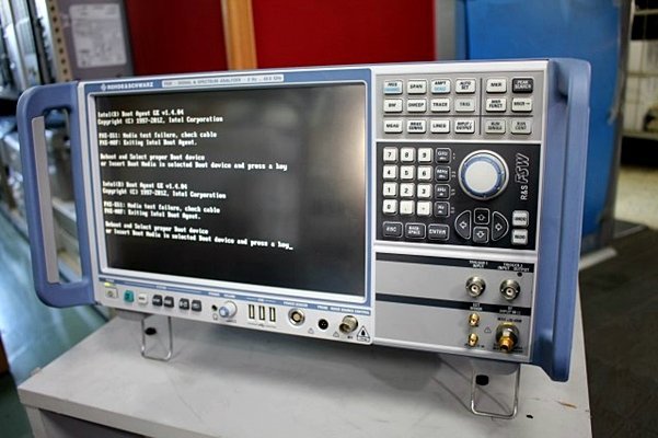 【やや傷や汚れあり】Rohde & Schwarz (R&S) ローデシュワルツ シグナル スペクトラム アナライザ FSW43 /2Hz ...