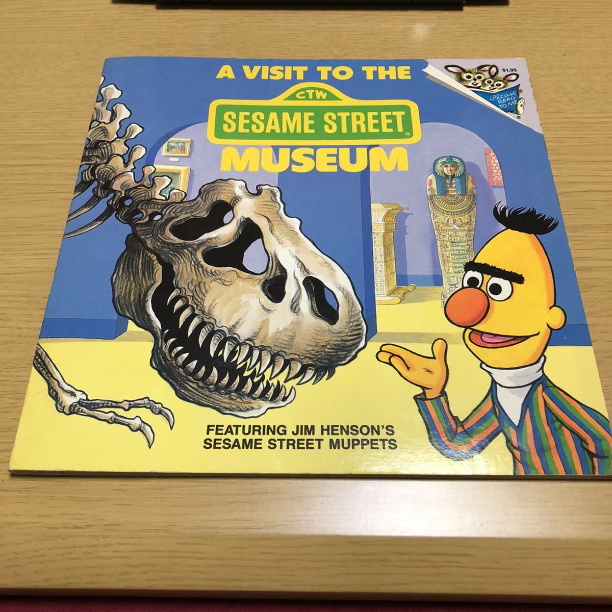 【全体的に状態が悪い】A Visit to the Sesame Street Museum ／古い絵本 洋書／ソフトカバー／セサミストリート／の落札情報詳細 - Yahoo!オークション落札 ...