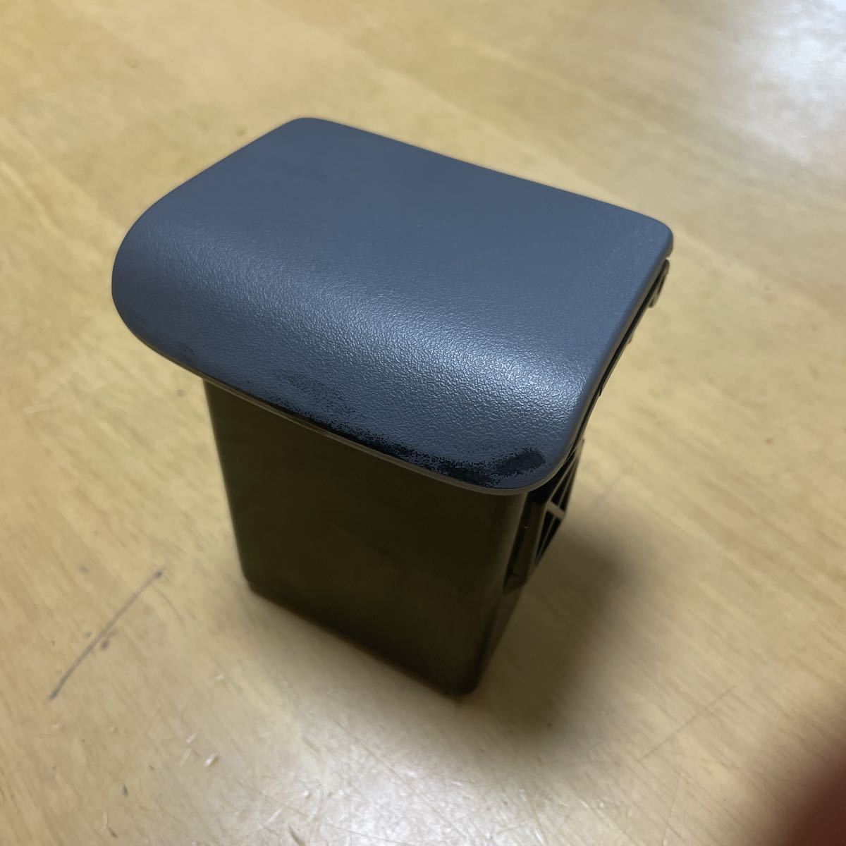 【未使用に近い】未使用 いすゞ フォワード エルフ ギガ 純正 灰皿 ジャン FORWARD ELF トラック 中型 小型 大型 2t 3t ...