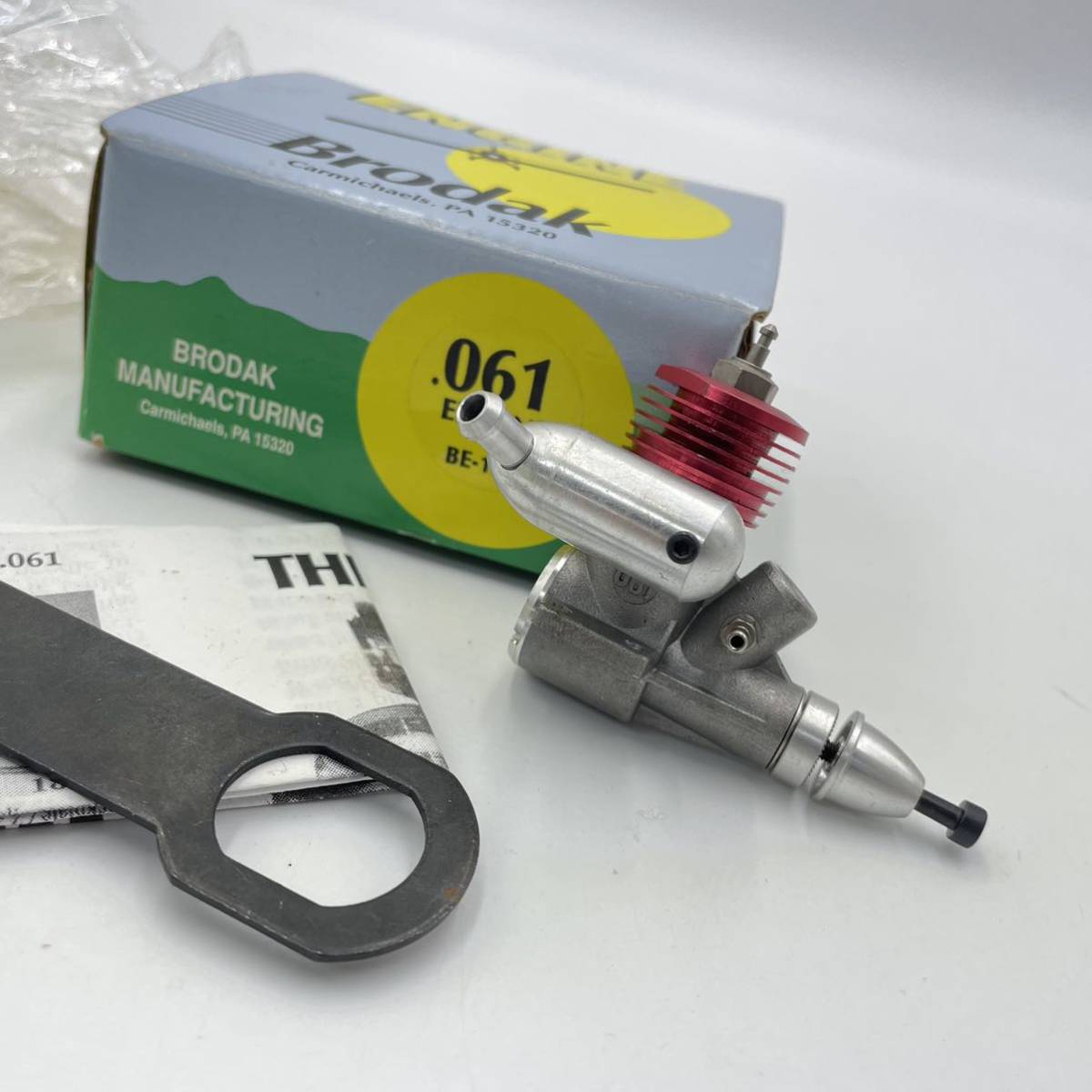 【全体的に状態が悪い】1円 エンジン マフラー 保管品 ジャンク 未確認品 ラジコン 飛行機 BRODAK.061 Uコン RC ...