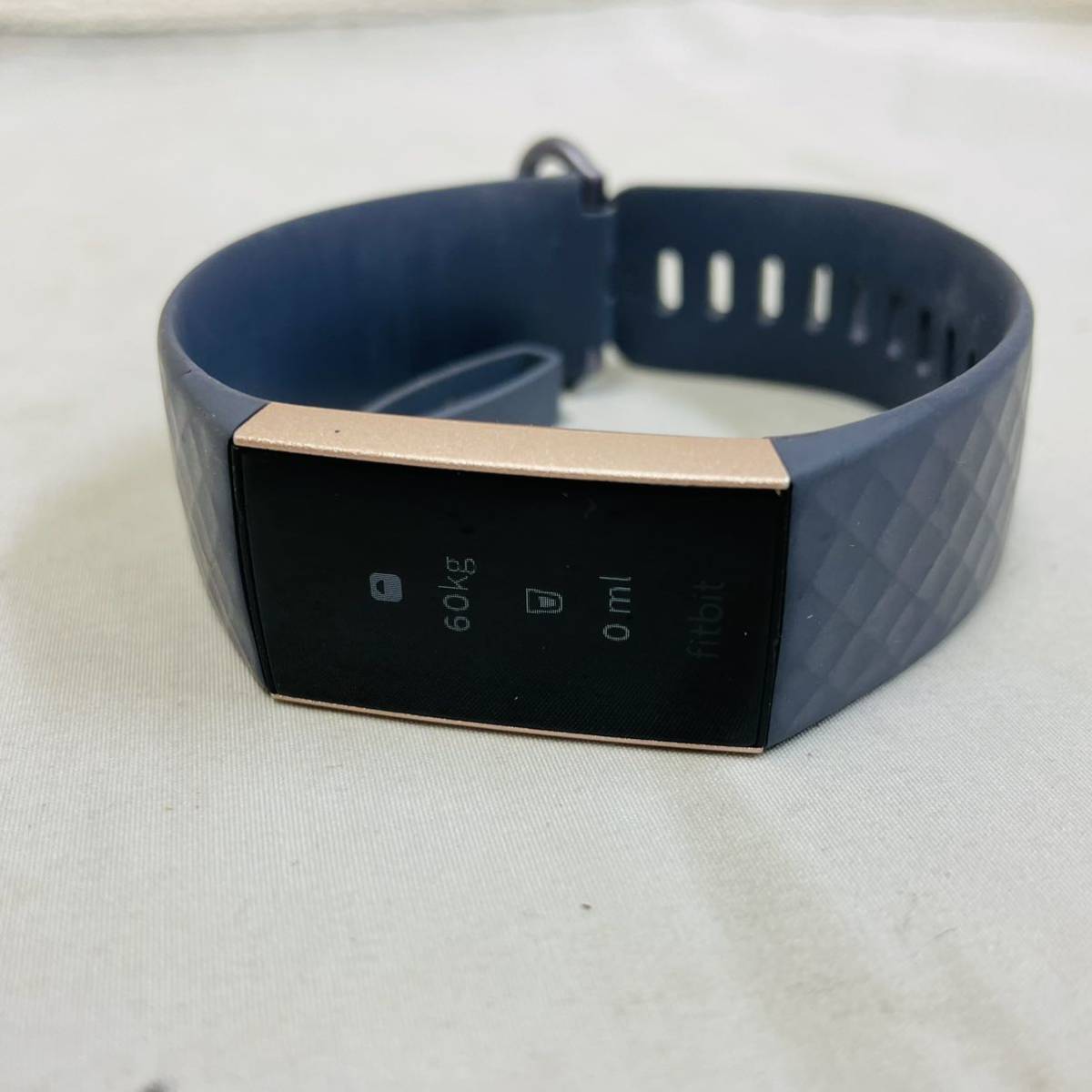 【やや傷や汚れあり】動作品 Fitbit スマートウォッチ FB410 ベルト少し切れてます NN7798 の落札情報詳細| ヤフオク落札価格 ...