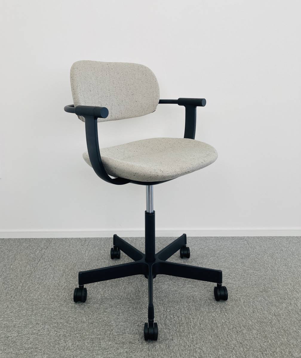 【目立った傷や汚れなし】2021製 未使用 Itoki Vertebra03 バーテブラ03 5本脚 肘付 ウレタンキャスター エクリュ