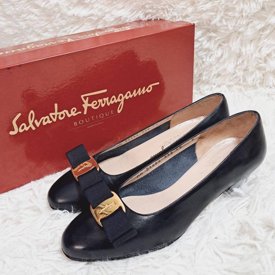 【目立った傷や汚れなし】Salvatore Ferragamo サルヴァトーレフェラガモ 箱付きヴァラリボンパンプス ビジネス 濃紺 ネイビー ...