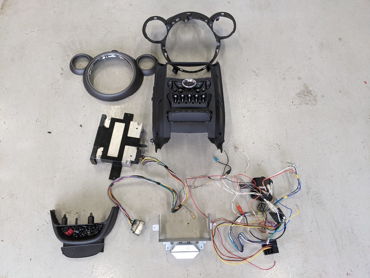 【目立った傷や汚れなし】R60 ミニ クロスオーバー CBA-ZA16 社外2DINナビ/オーディオ取り付けキット エアコンパネル/メーター ...