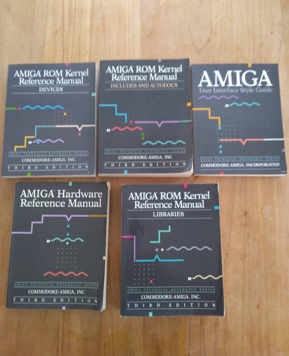 【やや傷や汚れあり】AMIGA ROM Kernel Reference Manual 3rd Edition 4冊 ＋AMIGA User ...