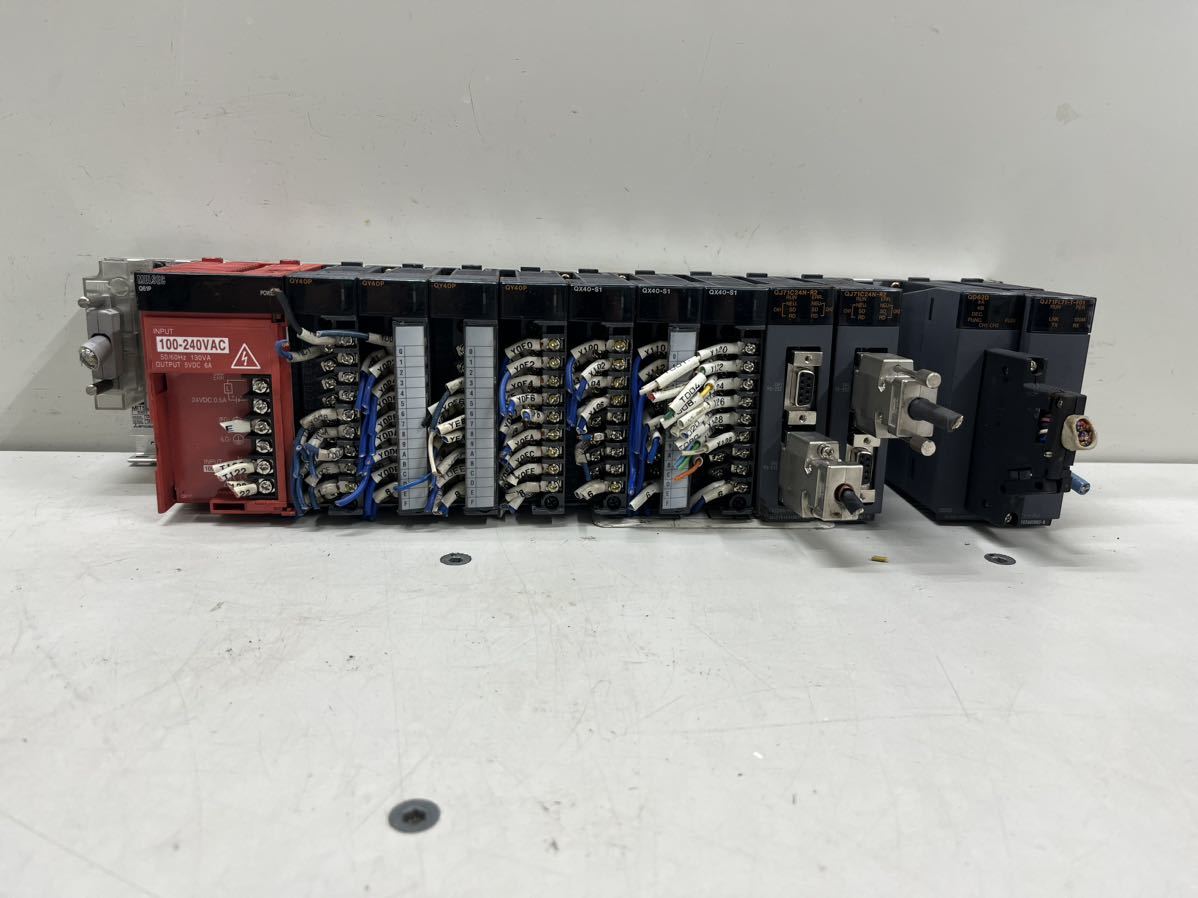 【傷や汚れあり】D21 三菱電機 MITSUBISHI シーケンサQ612B+Q61P+QY40P*4+QX40-S1*3+QJ71C24N ...
