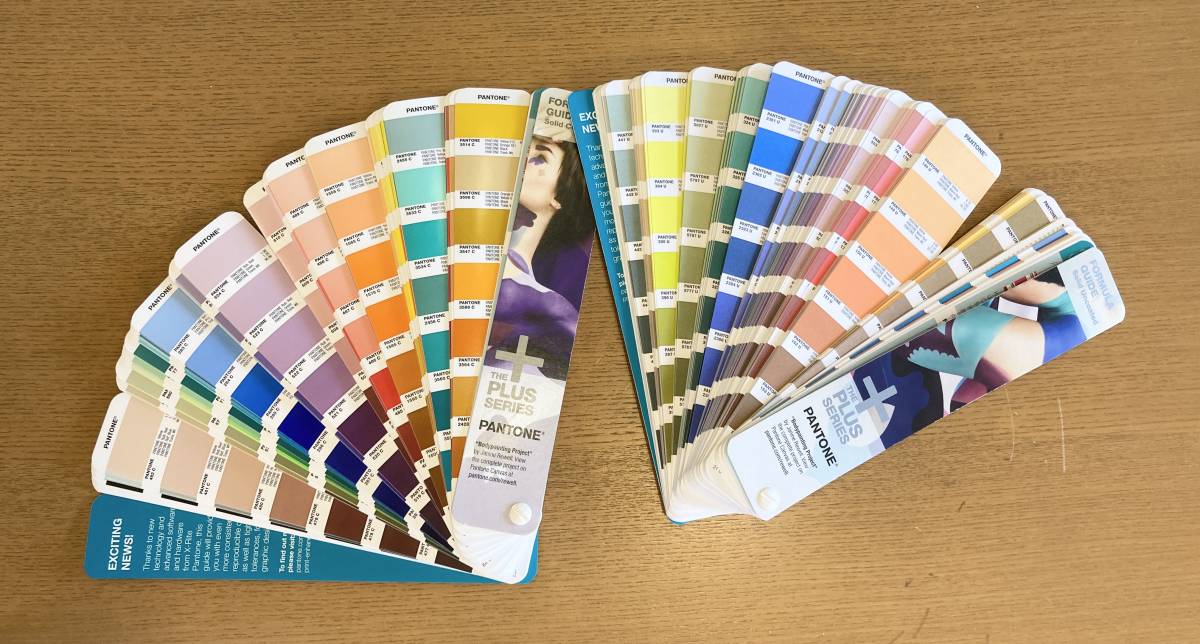 【未使用に近い】パントーンカラー 見本帳 ツヤあり＆マット仕様2本セット ホーム、インテリア、ファッション アート、グラフィックの落札情報詳細 ...