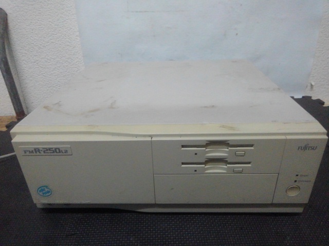 【傷や汚れあり】富士通 FMR-250L2 model 260 起動？ メモリ レトロパソコン 本体のみ FUJITSU LIMITED ...