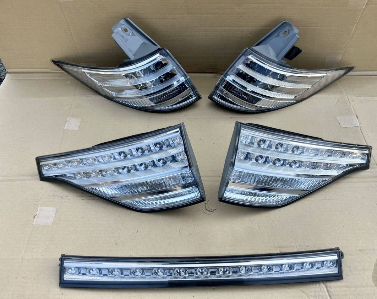 【やや傷や汚れあり】中古トヨタエスティマ Acr50w Acr55w Gsr50w Ahr20w 純正テールライト テール