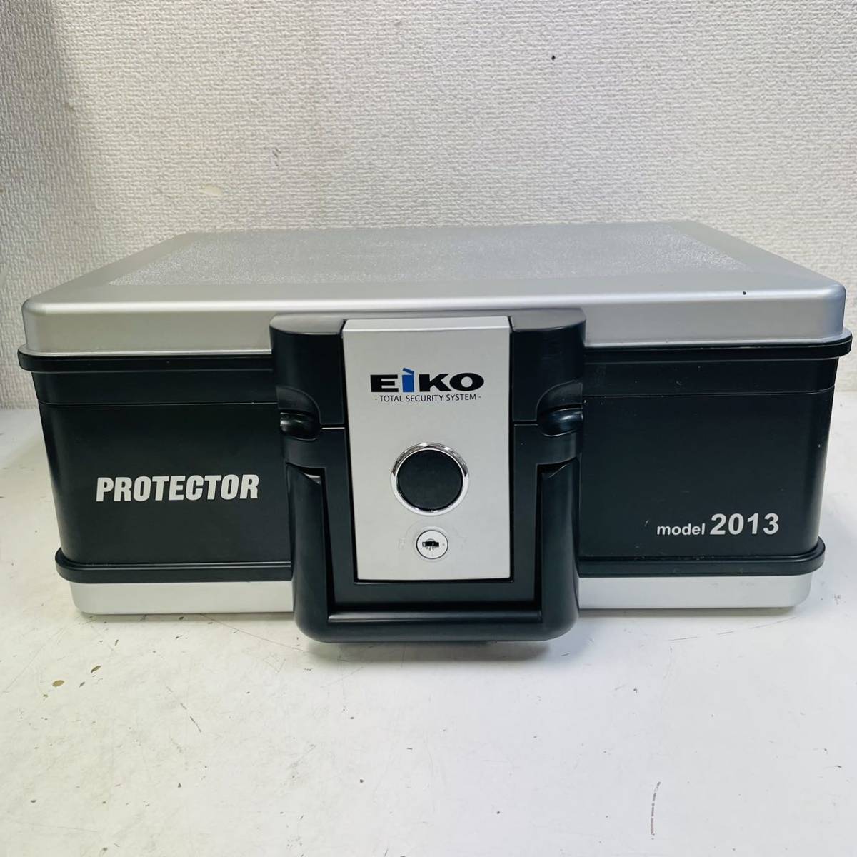 【やや傷や汚れあり】EIKO エーコー Fire-Retardant, WaterProof Protector Bag 耐火防水プロテクターバック Model 2013 鍵なし NN7827 ...