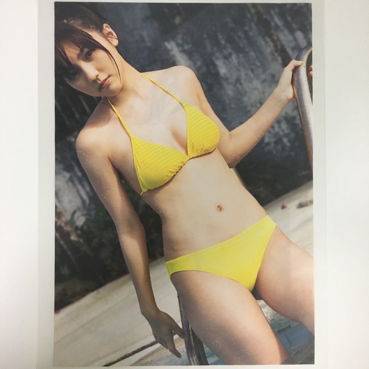 【やや傷や汚れあり】『雑誌グラビア ラミネート加工』Y-1662 中村静香(爆乳)真野恵里菜(艶やかボディ) A4 3 枚6ページ FRIDAY 平成23年6月24日号 ※15の落札情報詳細 ...