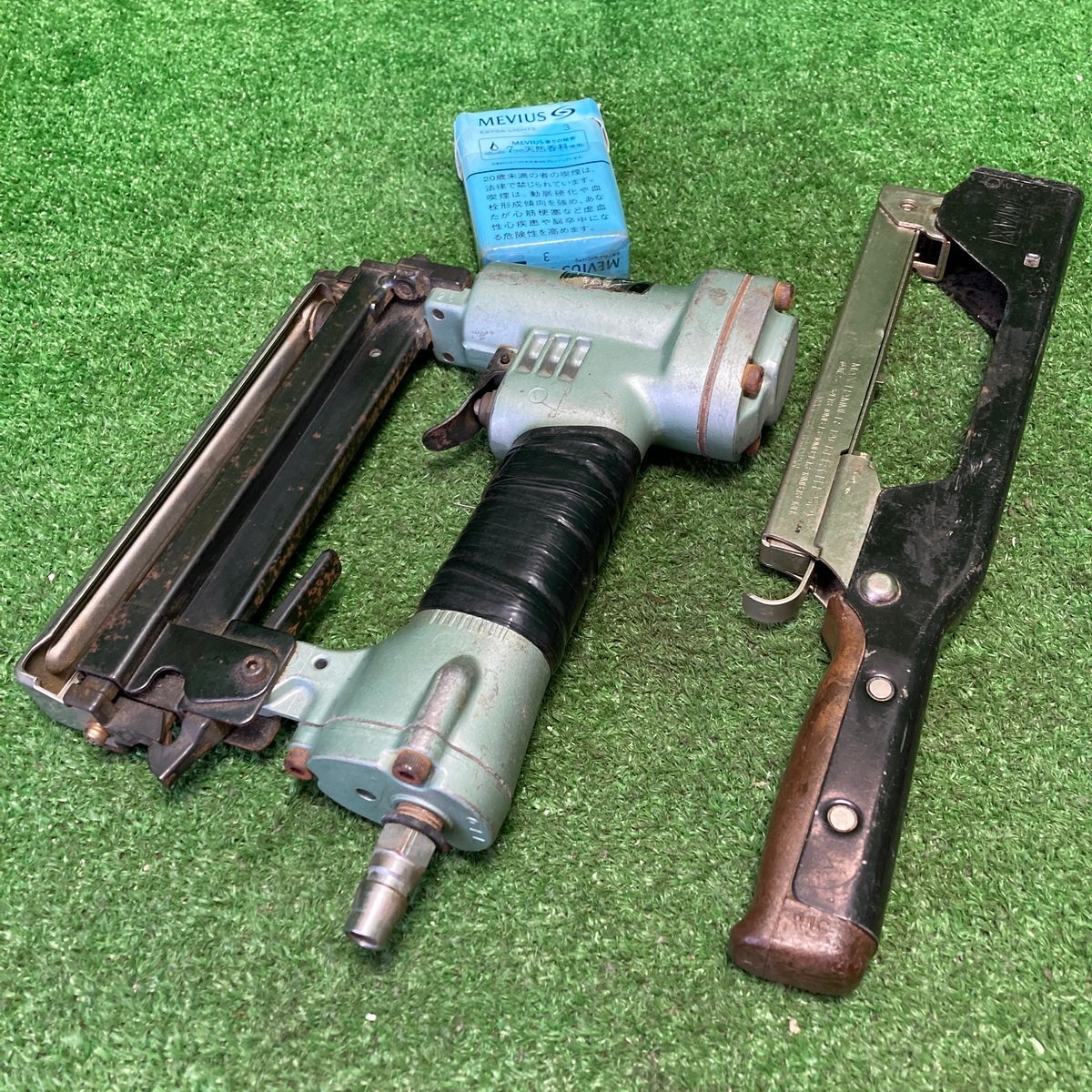 【傷や汚れあり】垣友a059 日立 MAX エアータッカー「25mm N 2504A」ステープル13～25mm、 ハンマータッカー 「TH-S2」ステープル10～13mm 計2点セットの落札 ...