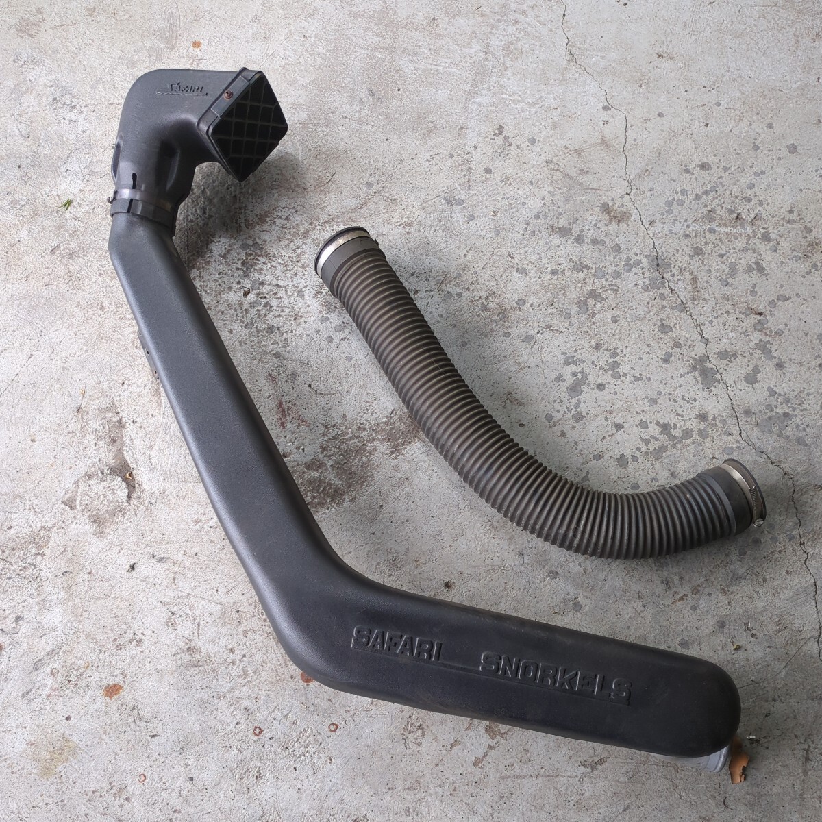 【新品】 トヨタ ランドクルーザー 70 バン GRJ76K ピックアップ GRJ79K H26/9～ 社外 右 フェンダー シュノーケル 穴 ...