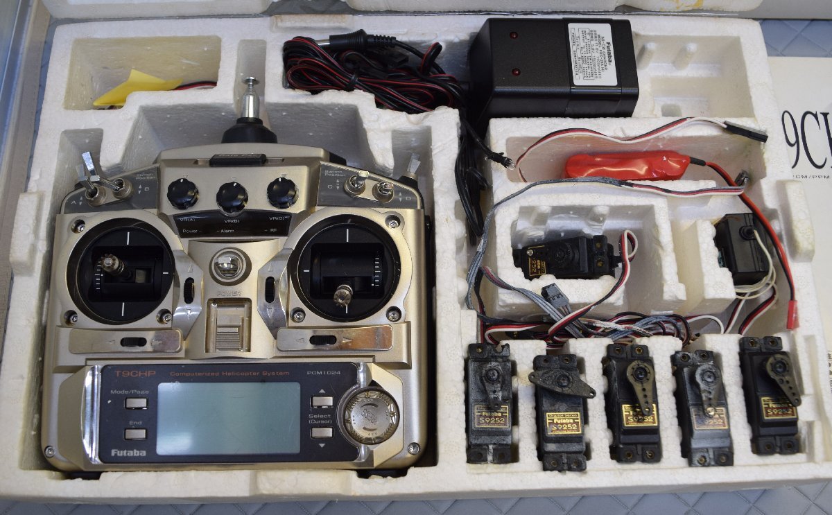 【傷や汚れあり】m12875★Futaba/フタバ 9CAP/9CHP T9CHP PCM1024 ヘリ用 プロポ 送信機★中古 通電確認のみ ...