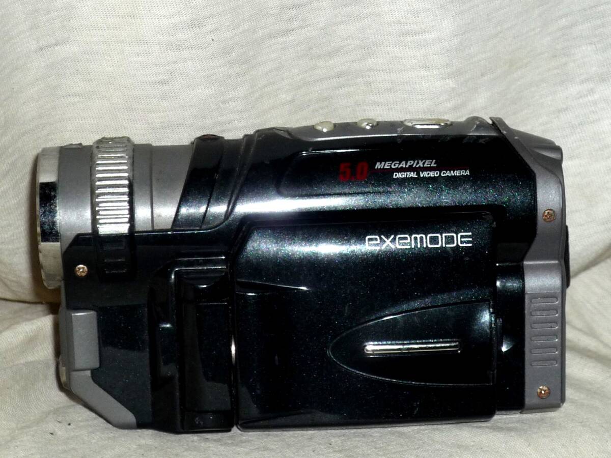 【傷や汚れあり】EXEMODE デジタルビデオカメラ (500万画素・SD記録・単三電池仕様)動作品・キズ多数の落札情報詳細 - ヤフオク落札価格検索 オークフリー