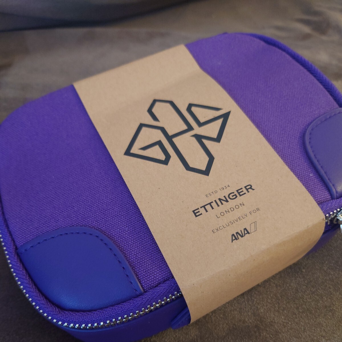 【未使用】未開封 全日空 ANA ファーストクラス アメニティ ETTINGER LONDON エッティンガー社製 ポーチ SENSAI センサイ社製 アメニティセットの落札情報詳細 ...