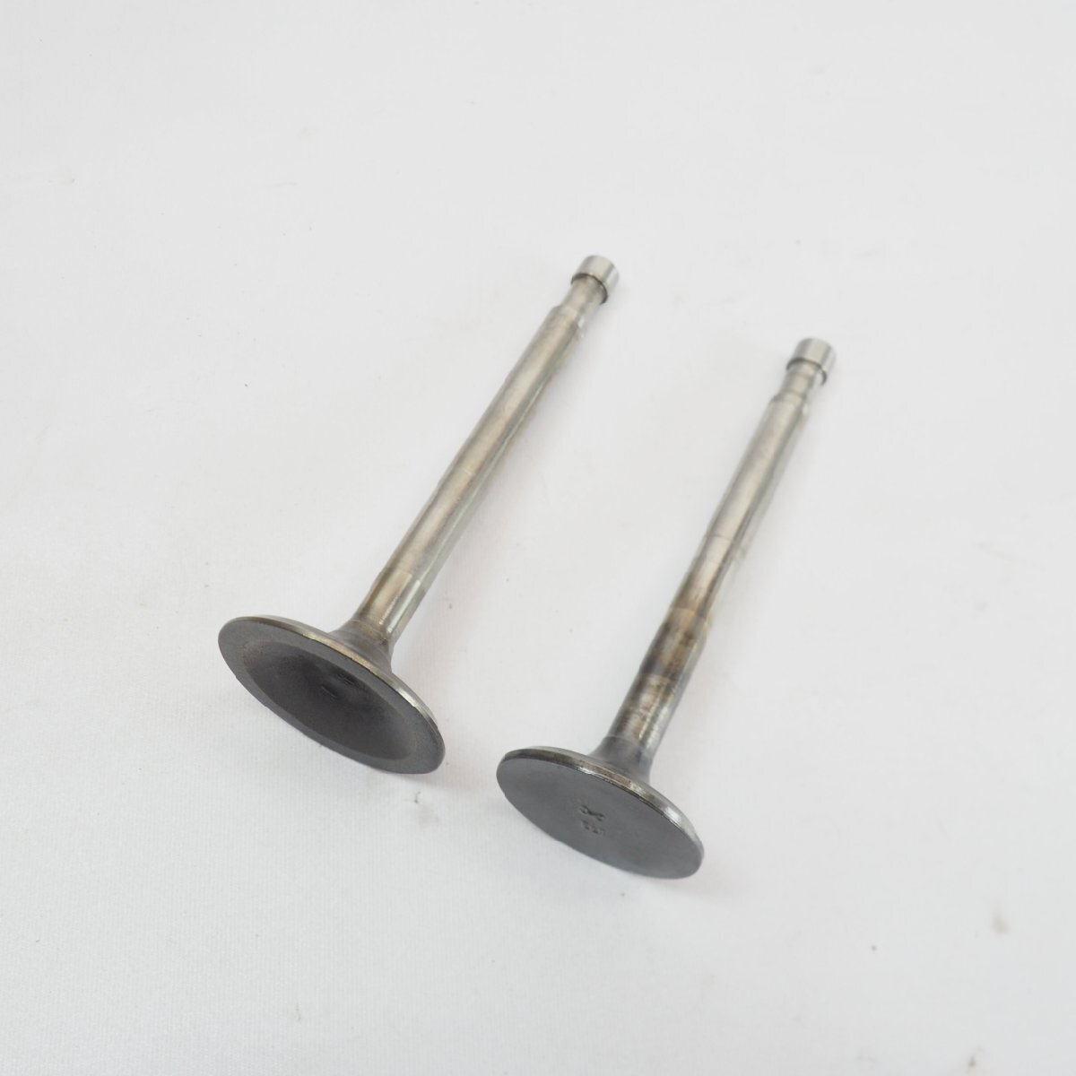 【やや傷や汚れあり】カワサキ W1S 純正バルブ EX IN1本ずつ ダブワンスペシャル 当時 W1F 12005-003 12004-009 ...