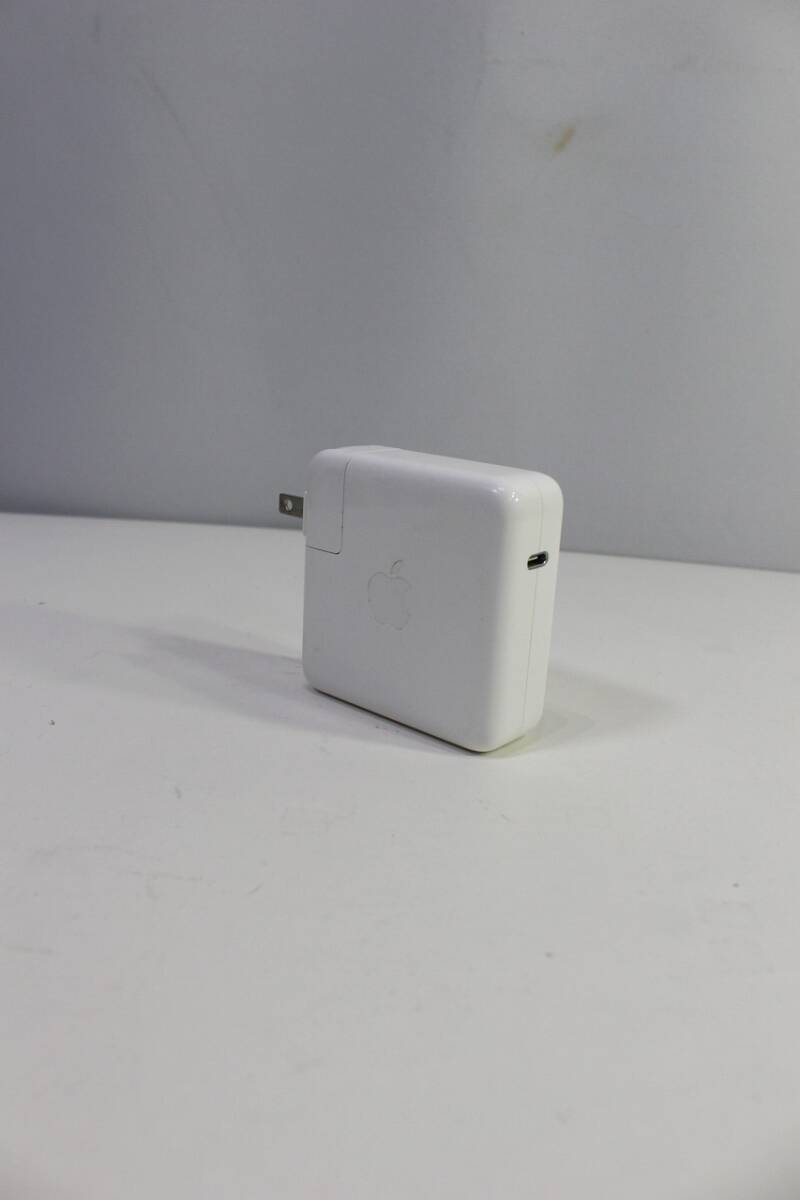 【傷や汚れあり】Apple アップル 61W USB-C Power Adapter A1718 純正 充電器 USB-C アダプター 正規品 ...